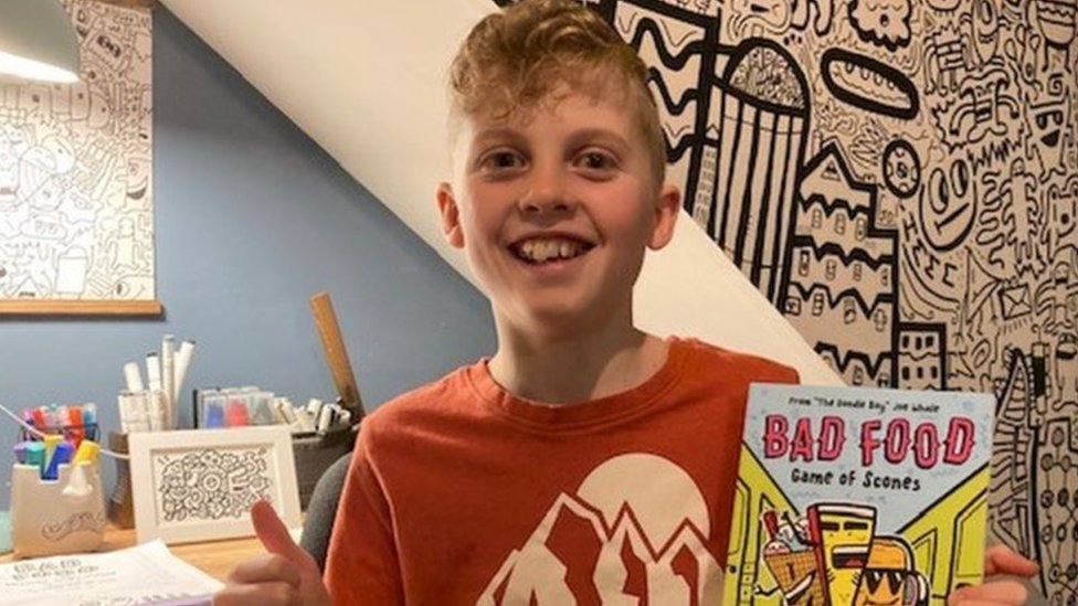 The Doodle Boy signs deal with Nike - CBBC Newsround