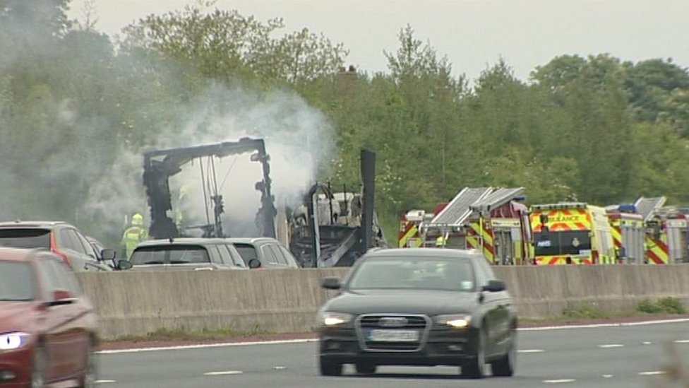 Man dies in A1 North Yorkshire crashed lorries fire - BBC News