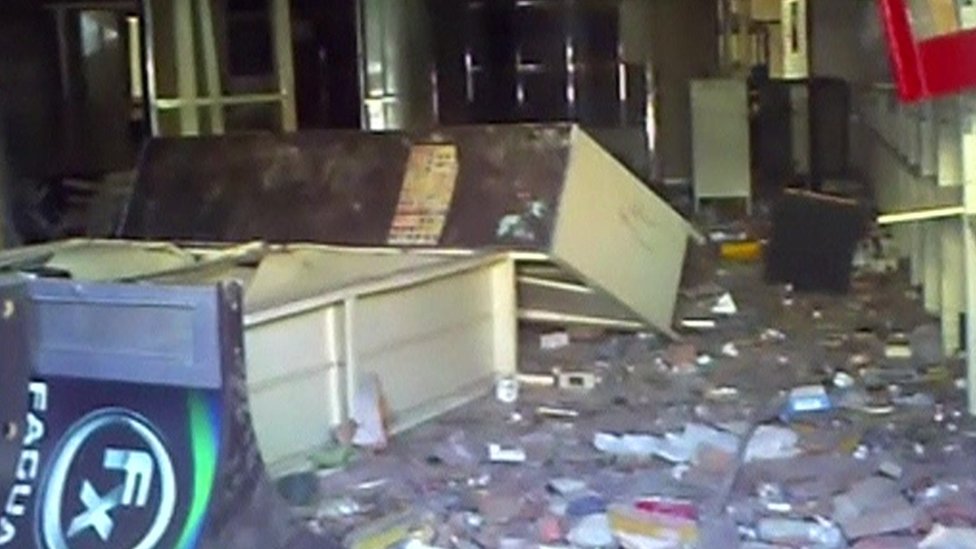 400 arrested after Venezuela riots over food shortages - BBC News