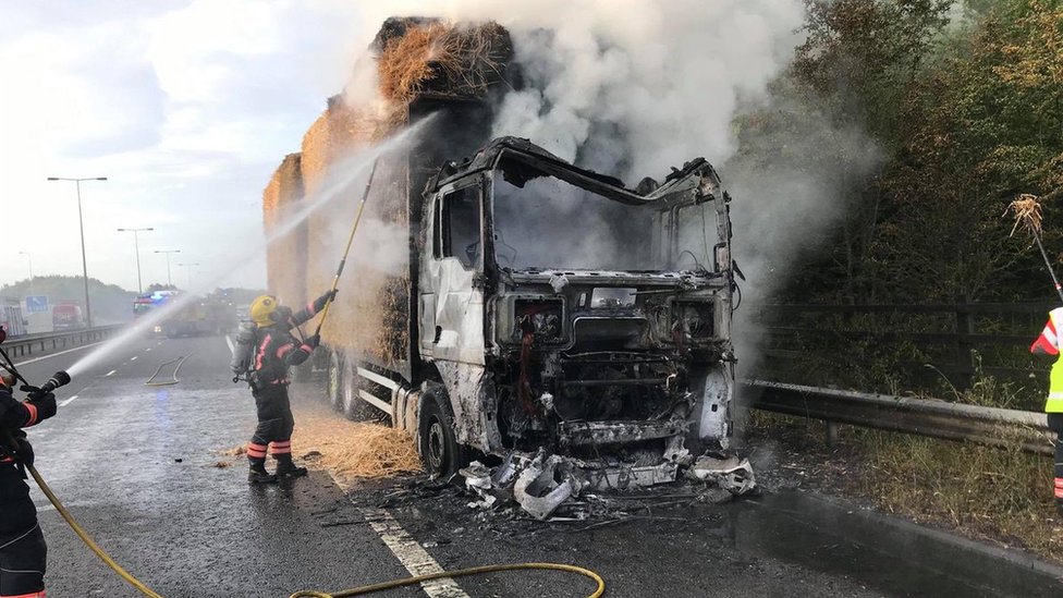 A14 in Cambridgeshire closed as lorry fire breaks out - BBC News