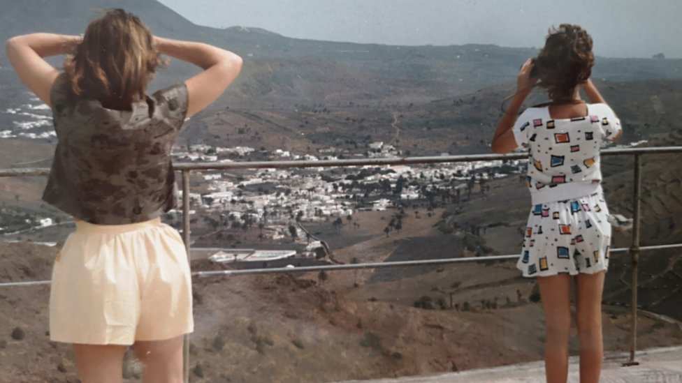 Yr ifanc a ŵyr? Elinor Jones a Heledd Cynwal - BBC Cymru Fyw