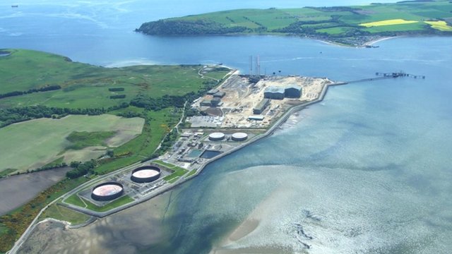 Moray Firth ship-to-ship oil transfer stirs debate - BBC News