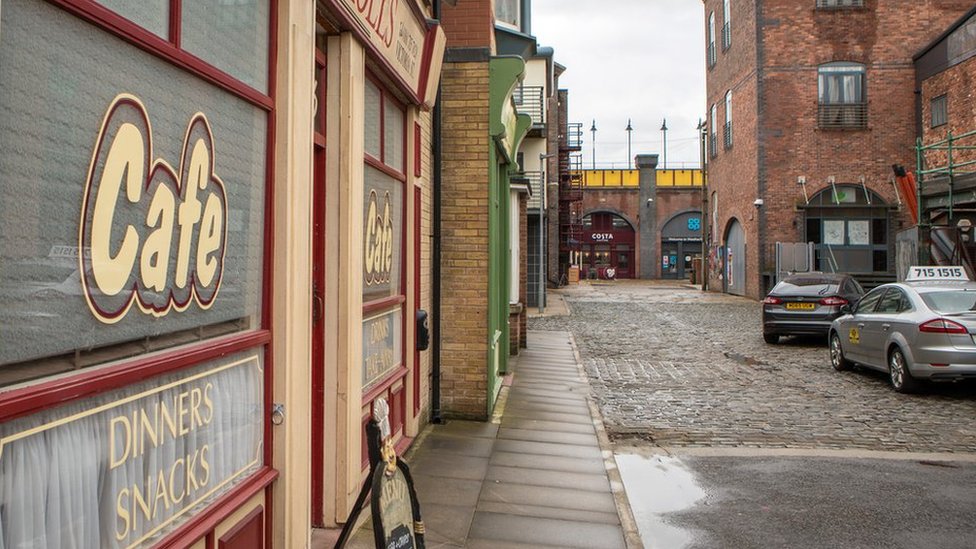 Coronation Street: Plans approved for weekend set tours - BBC News