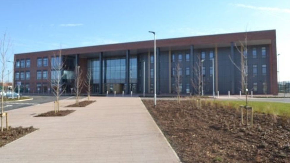 Ysgol newydd yn y Rhyl - BBC Cymru Fyw