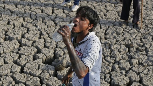 Droughts in India as temperatures soar - BBC News