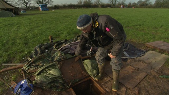 Cheshire anti-fracking protest: Bailiffs arrive to evict campaigners ...
