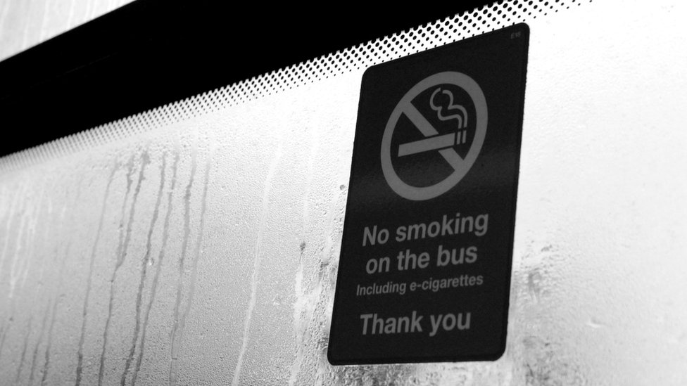 Golwg mewn lluniau ar daith fws Traws Cymru o Gaerdydd i Gaernarfon ...