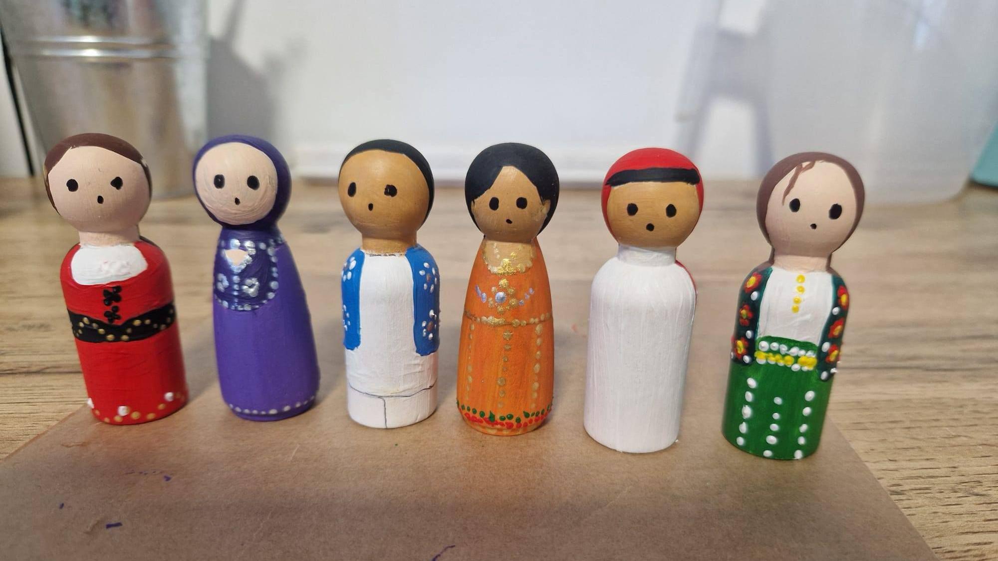Community People Dolls