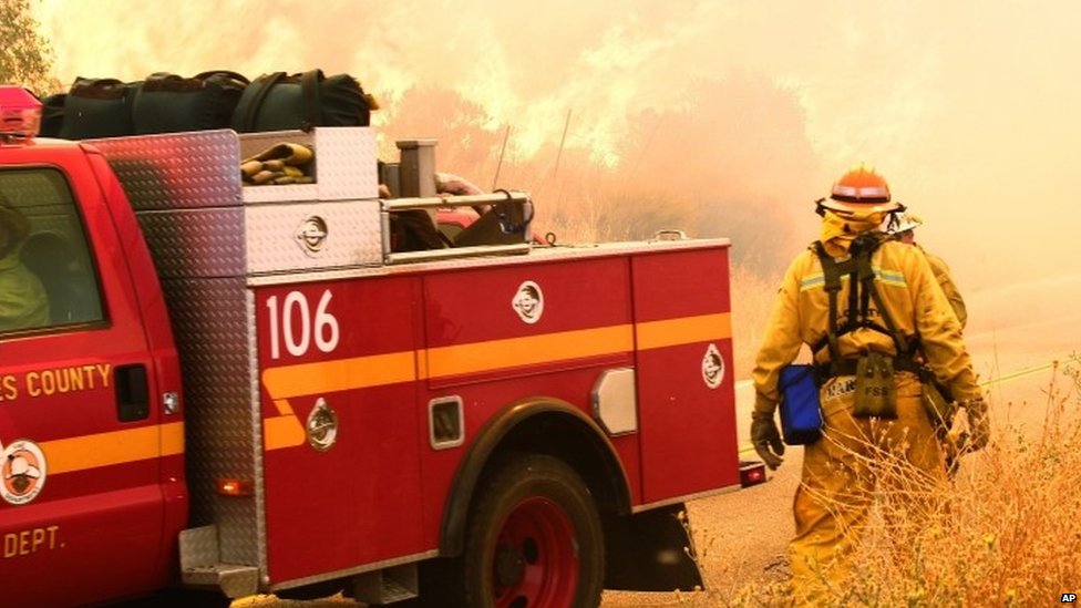 US wildfires rage in California - BBC News