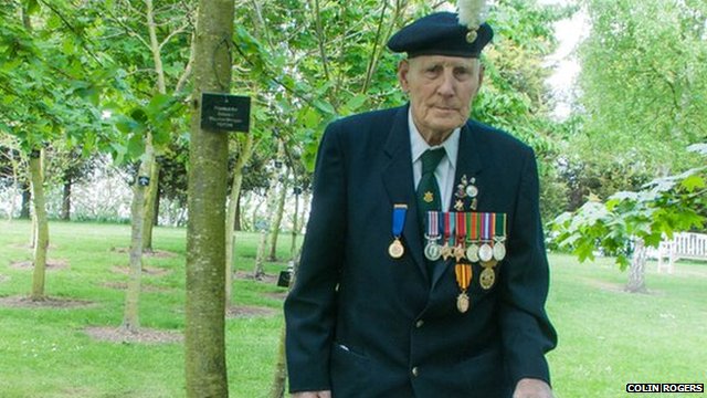 Ted Jones, 96, remembers WW2 commando raid, 75 years on - BBC News