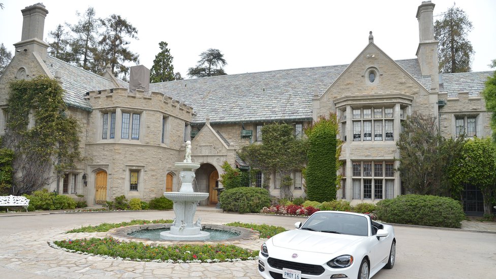 Hugh Hefner House Playboy Mansion Now Rotting And Derelict After Hugh