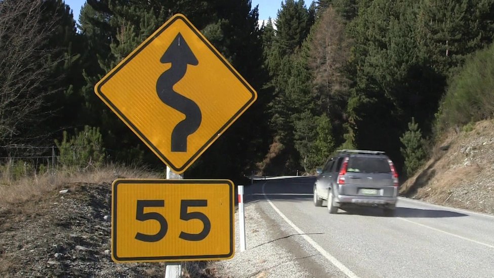 Spike in tourist driver crashes in New Zealand - BBC News