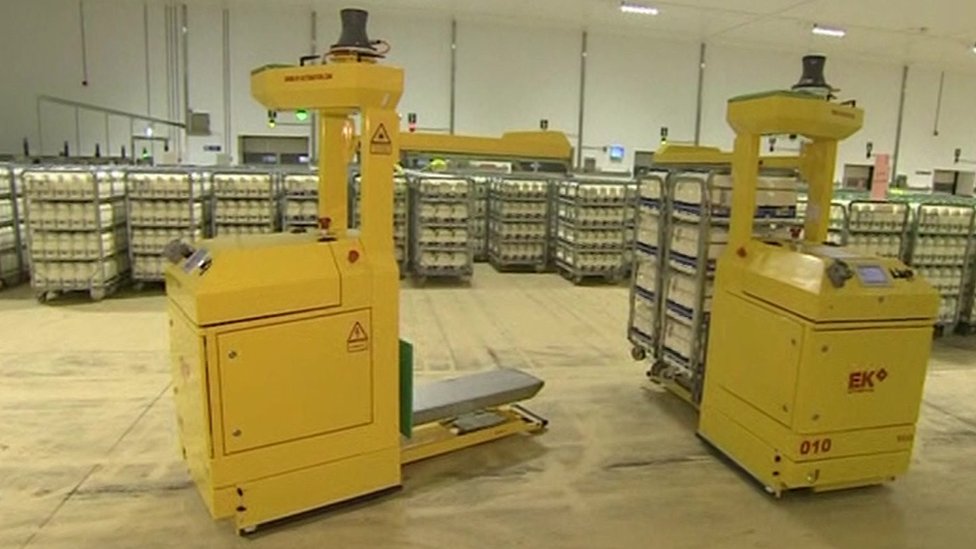 Aylesbury dairy uses wi-fi controlled robots to transport milk - BBC News