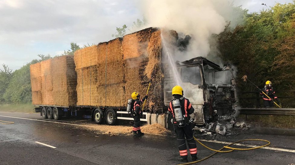 A14 in Cambridgeshire closed as lorry fire breaks out - BBC News
