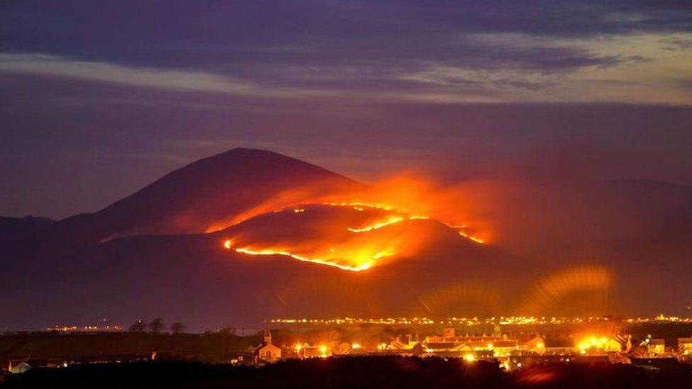 Mourne mountains: Crews tackle major fire for third day - CBBC Newsround