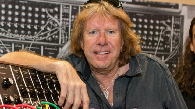 Progressive rock legend Keith Emerson dies aged 71 - BBC News