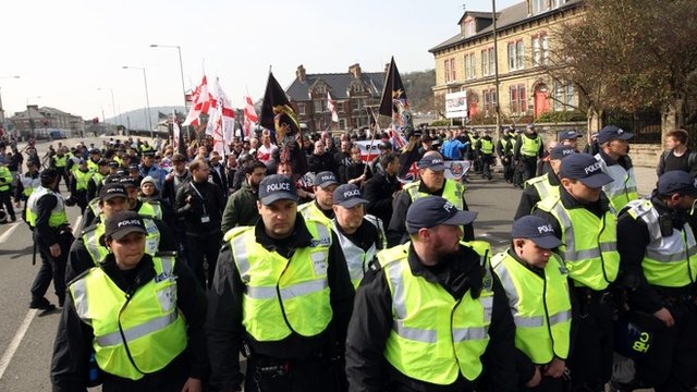 Arrests in Dover at immigration protests - BBC News Arrests in Dover at immigration protests - BBC News