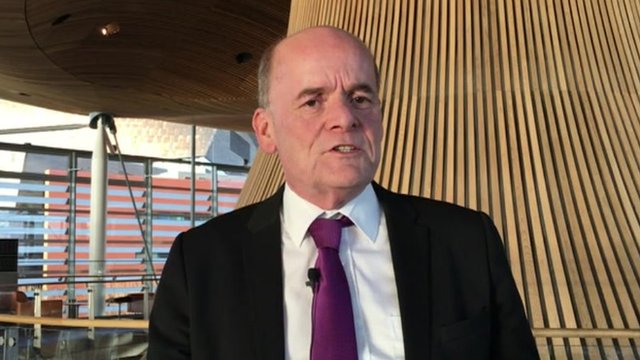 Holi'r Prif Weinidog: Dadansoddiad Vaughan Roderick - BBC Cymru Fyw