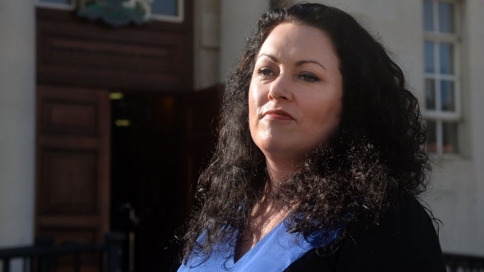 Sex workers' rights campaigner Laura Lee dies - BBC News