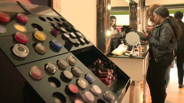 Making it up: Cosmetics in Zimbabwe - BBC News