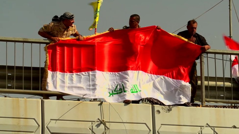 Iraqi 'victory' flag is raised in Falluja - BBC News
