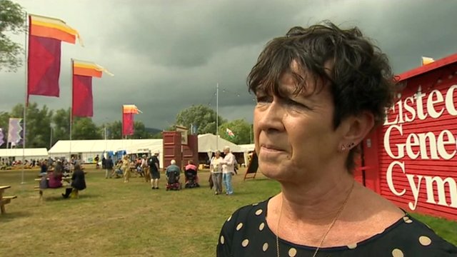 Welsh language tweet not appropriate, commissioner says - BBC News