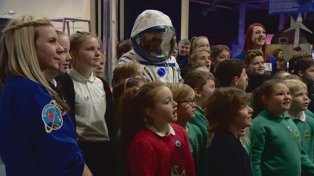 Excited children watch Tim Peake head into space - BBC News