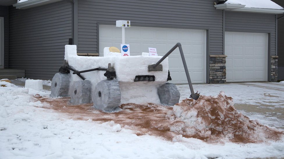 Mars Rover Balloon Sculpture Mars Rover Perseverance & Ingenuity