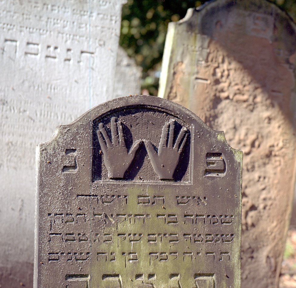 Jewish Burial Laws
