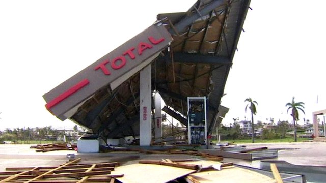 Cyclone Winston: Fiji cyclone leaves trail of destruction - BBC News