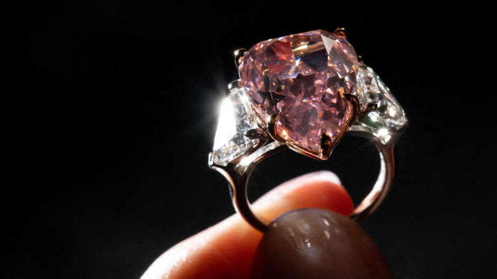 Fortune Pink diamond: Rare stone 'true miracle of nature' - CBBC Newsround
