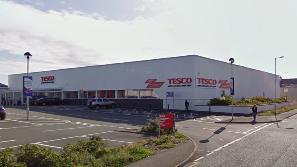 Isle of Lewis Tesco hit by basket 'crime wave' - BBC News