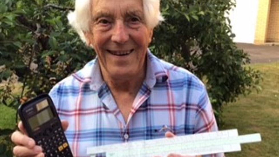 92-year-old passes his Maths GCSE with highest grade - CBBC Newsround