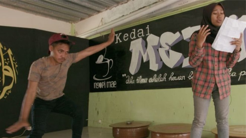 Sawat Lenso, Tarian Maluku Jadi Simbol Persahabatan Muslim dan Kristen Sawat Lenso, Tarian Maluku Jadi Simbol Persahabatan Muslim dan Kristen