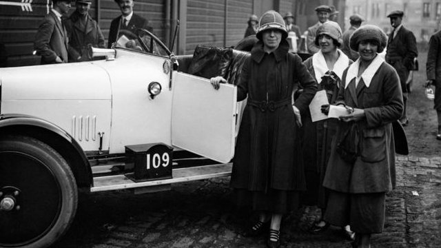 Engineer Dorothée Pullinger's 'car for women' - BBC News
