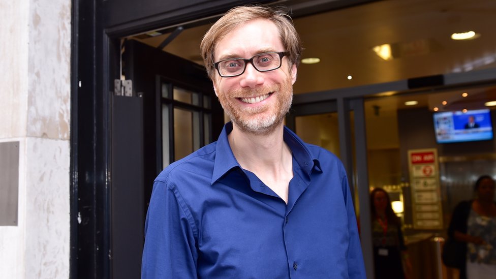 Stephen Merchant play The Mentalists to close early - BBC News