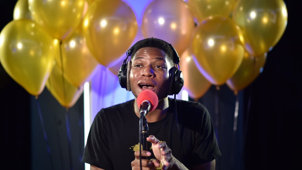 Live Lounge month: Five questions for Gallant - BBC News
