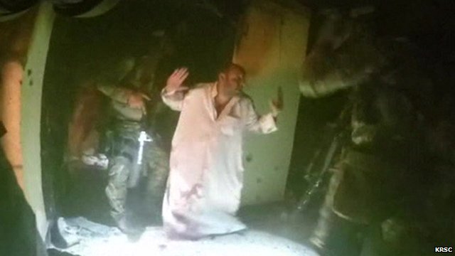 'Hostage rescue' footage of US-led raid on IS jail released - BBC News