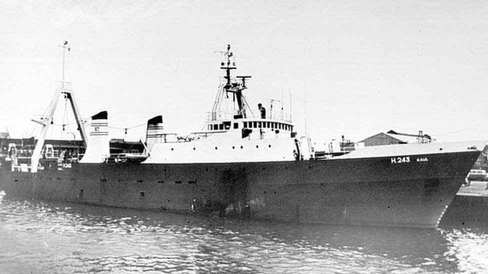 Service held for lost crew of Gaul trawler - BBC News