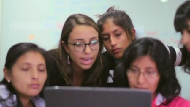 Peruvian coding club creates generation of female developers - BBC News