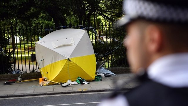 Russell Square attack: Arrested man 'was screaming' - BBC News