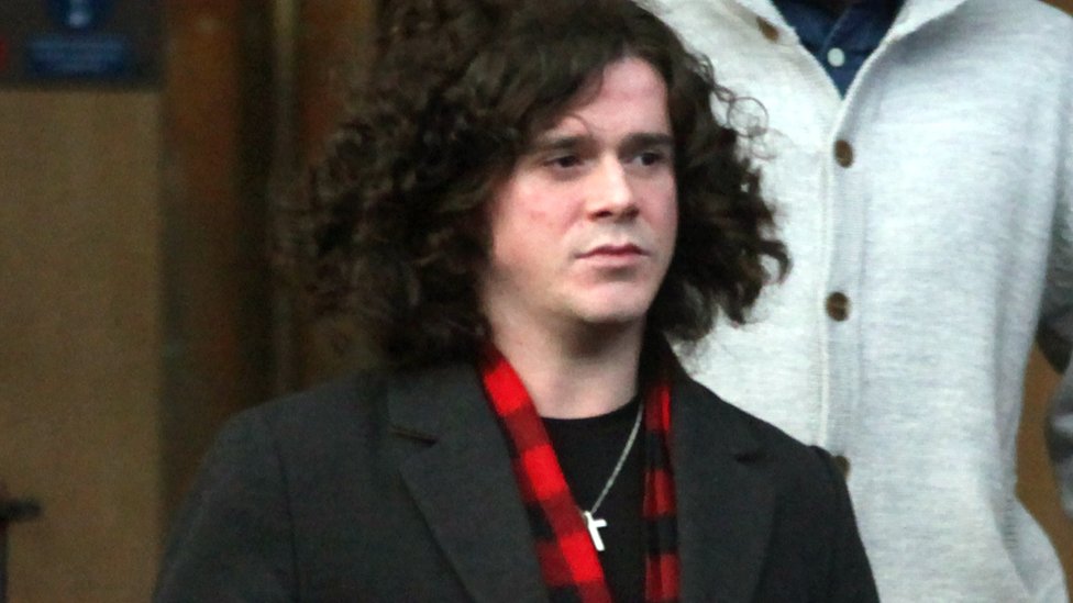 The View singer Kyle Falconer admits abusive behaviour on flight - BBC News