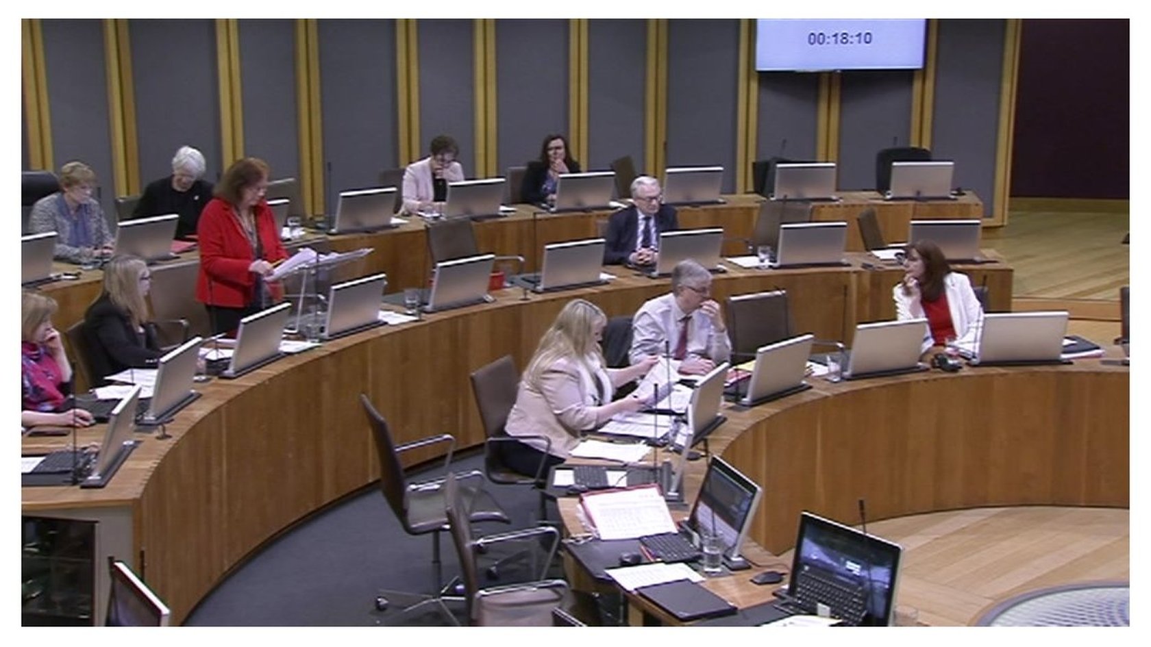 AMs debate a ban on smacking children - BBC News