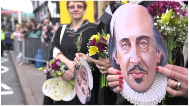 Prince Charles does Hamlet at the Royal Shakespeare Company - BBC News