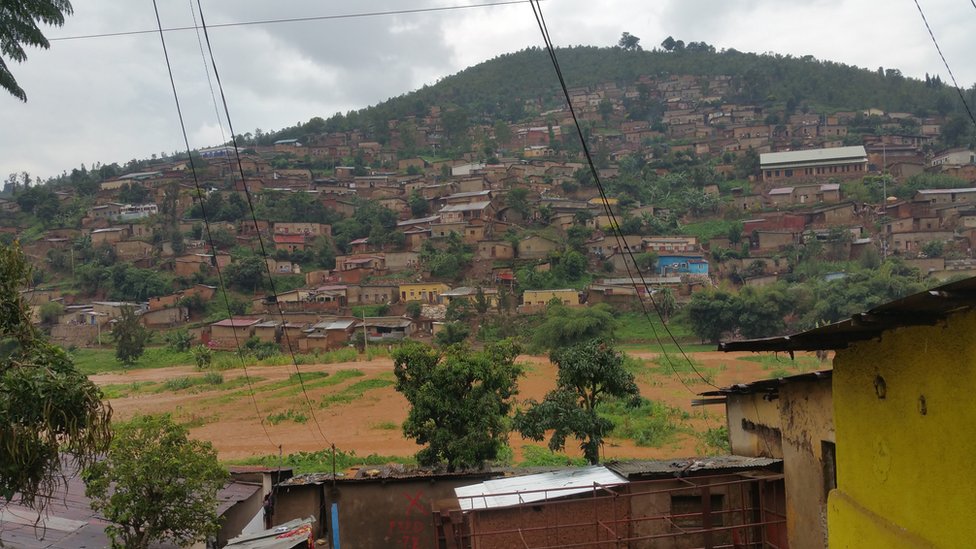 Rwanda landslides after heavy rain bring 2018 death toll to 200 - BBC News