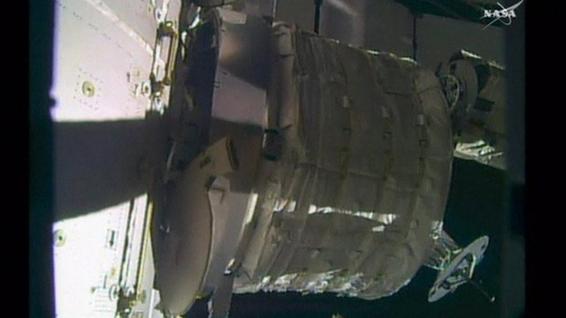 New arrivals reach International Space Station - BBC News