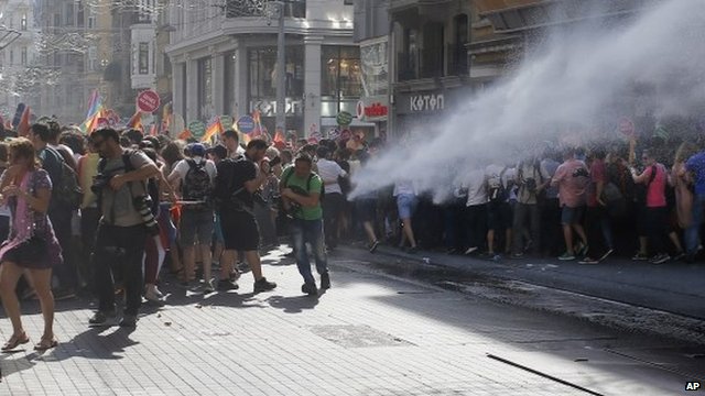 Turkey Pride march hit with police water cannon - BBC News