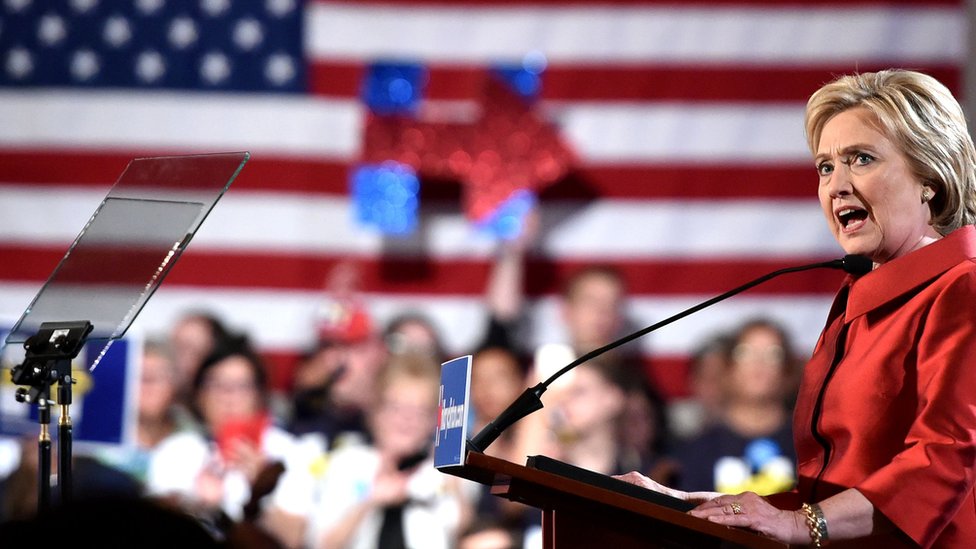 BBC News - US election 2016: On the campaign bus with Hillary Clinton