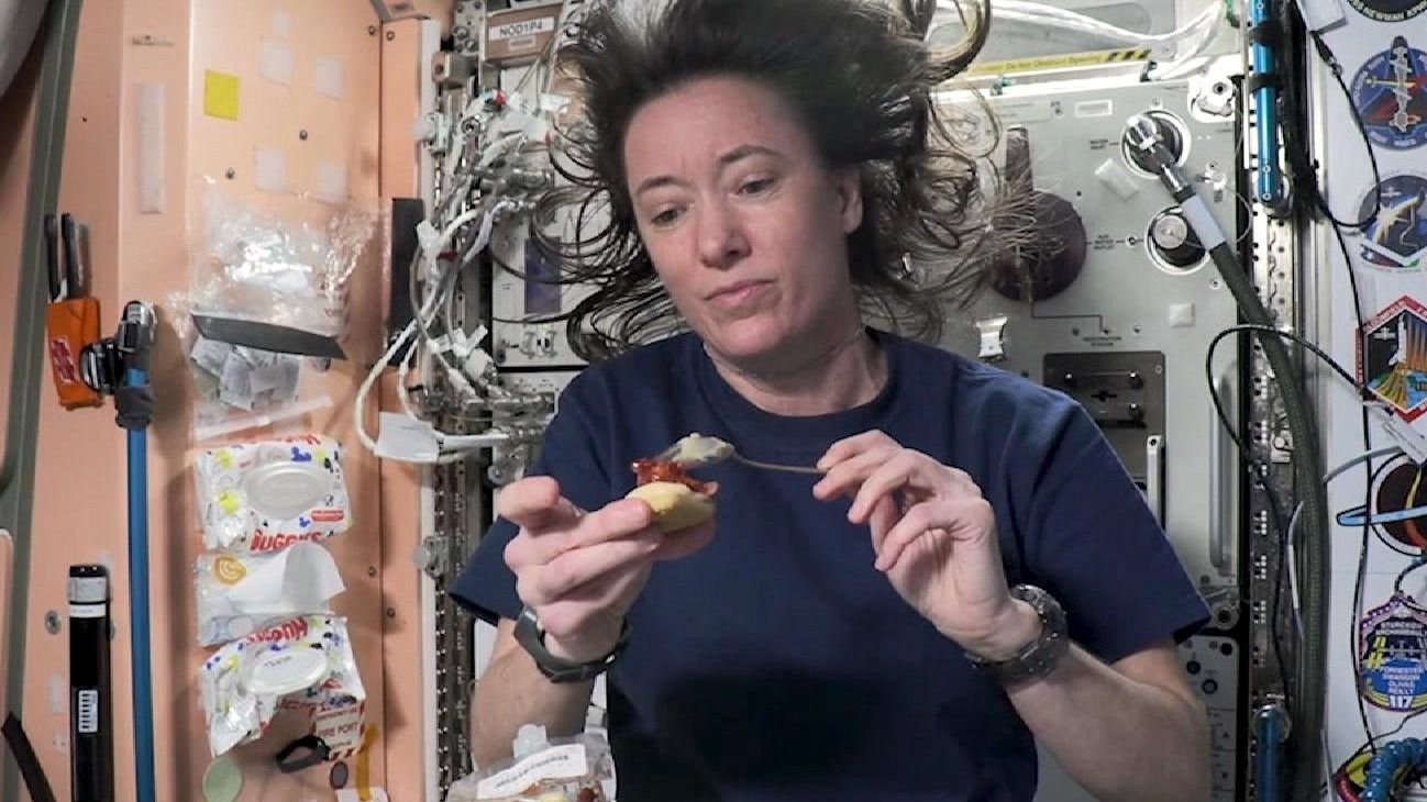 How Do Astronauts Eat In Space Howstuffworks