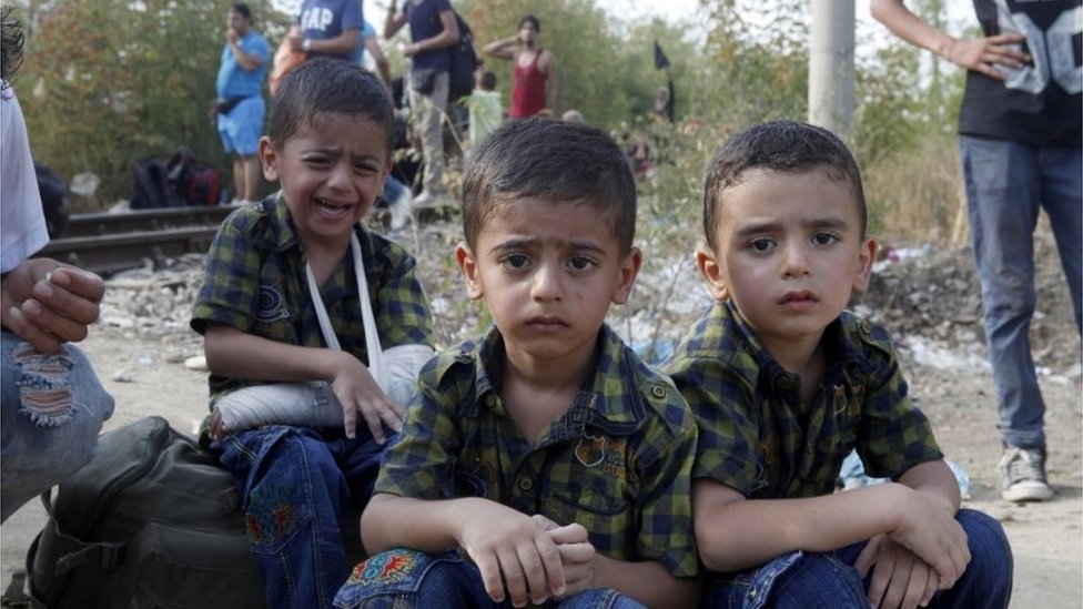 Macedonia migrants: Border security measures defended - BBC News
